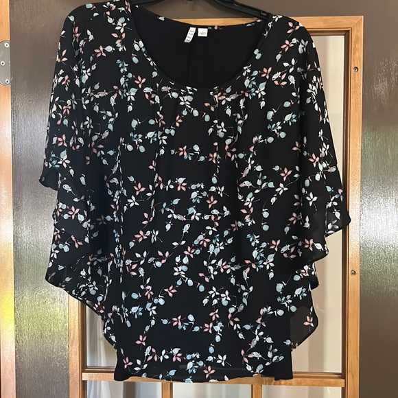 Elle | Tops | Black Tank With Poncho Type Floral Overlay | Poshmark